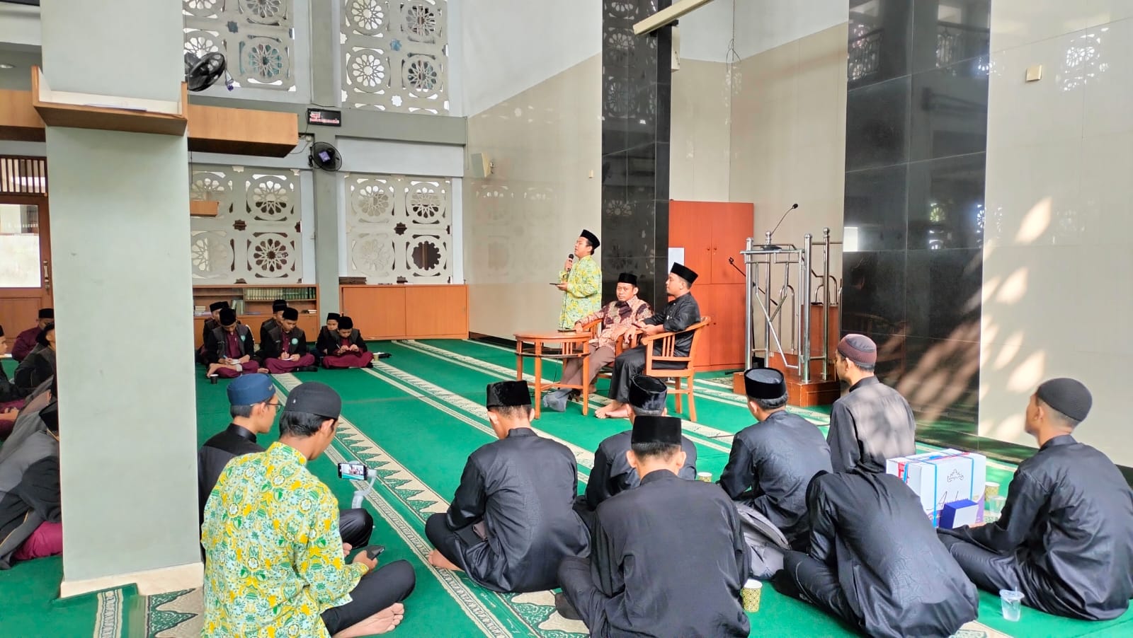 Religius dalam Islam: Menjaga Iman, Ibadah, dan Akhlak di Era ...